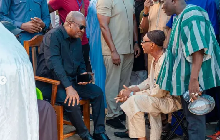 President Mahama mourns with family of Alahji Asoma Banda