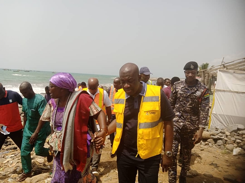 Minister inspects sea defense projects in Central and Western Regions