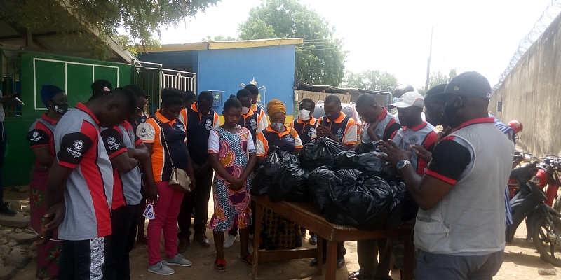 UER: Fruitful Life Chapel International supports inmates of Navrongo ...