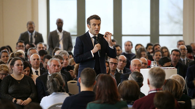 French presidential campaign hots up two weeks from first round polls