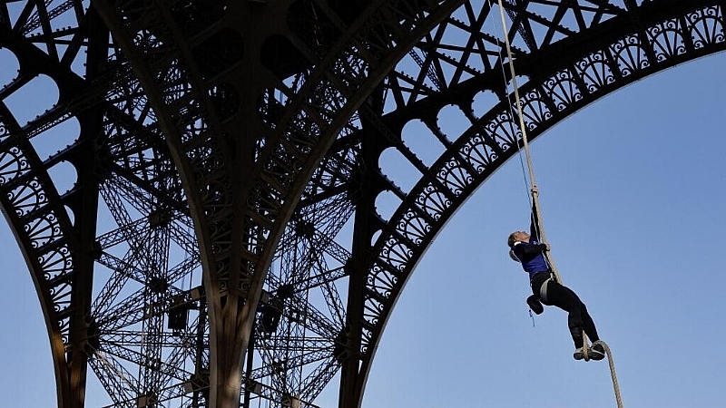 French athlete breaks world rope climbing record for Eiffel Tower escapade