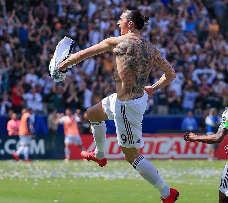 Zlatan Ibrahimovic Scores 40-Yard Stunner And The Winning Goal [VIDEO]