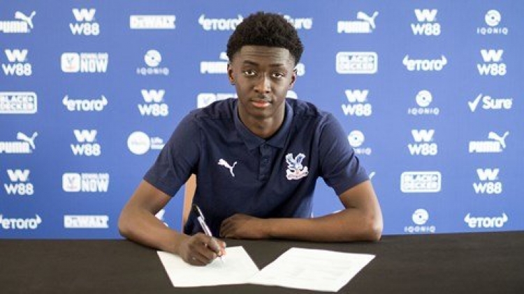 Ghanaian youngster Jesurun Rak-Sakyi signs pro contract for Crystal Palace