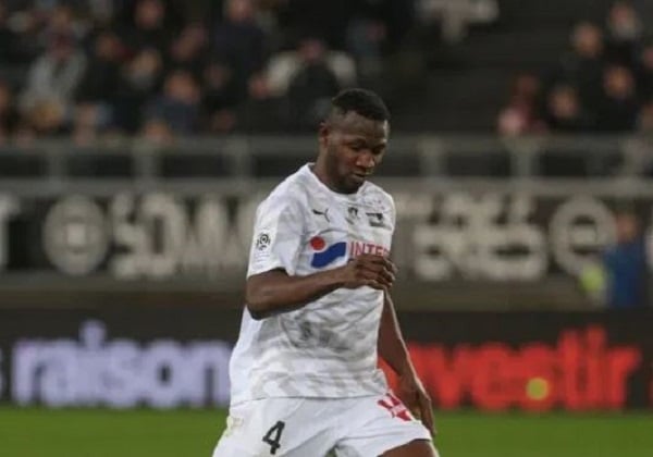 Ghana defender Nicholas Opoku suffer knee injury at Amiens
