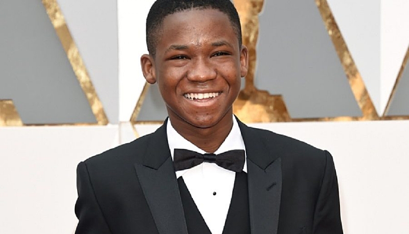 Photo: Abraham Attah Flaunts His 'Enviable' 6-Packs On Social Media