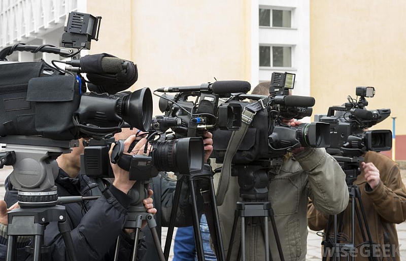 11 Reasons why you must date a journalist