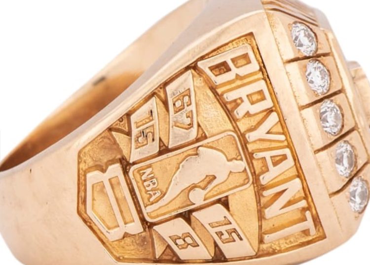 Lakers NBA title ring Kobe Bryant gifted to father sells for $927K
