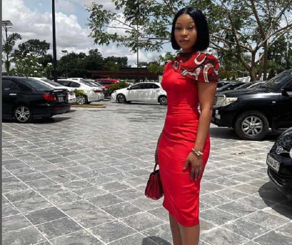 Efia Odo gifted GHC5000 for dressing decently, fans urge her to keep it up [video]