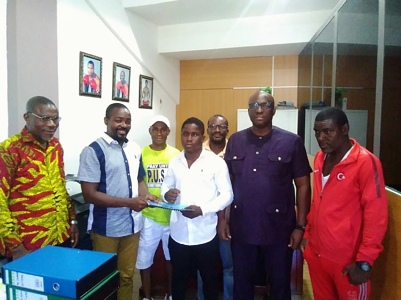 Derek Quaye signs with Gideon Hanson-Appiah