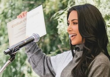 Kim Kardashian graduates from Law Office Study Programme without ...