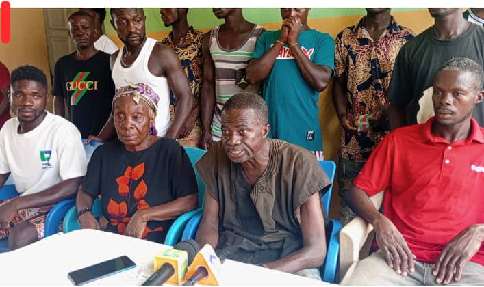 E/R:Akyem Juaso residents protest against installation of alleged ...