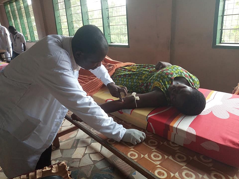 FDA Staff , Students Donate Blood