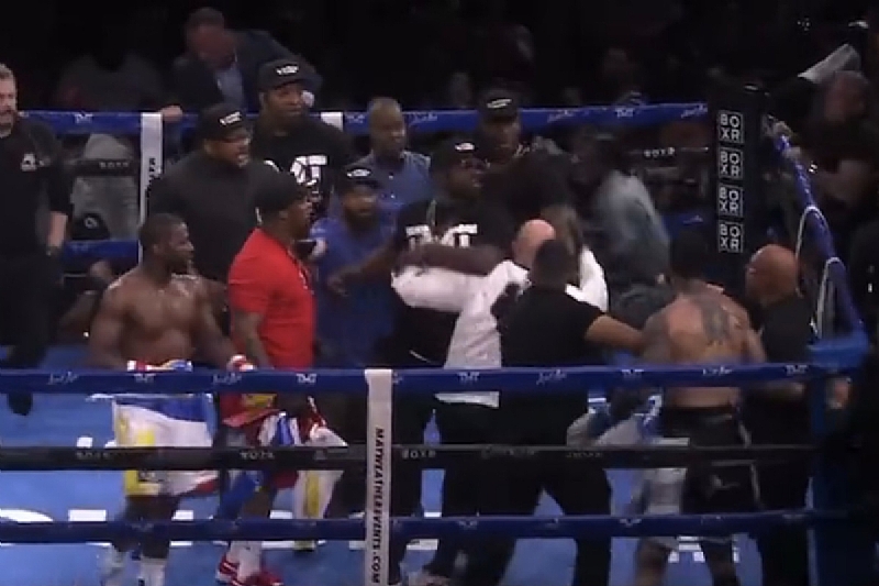 [VIDEO]: Mayweather and Gotti III’s exhibition fight turns chaotic ...