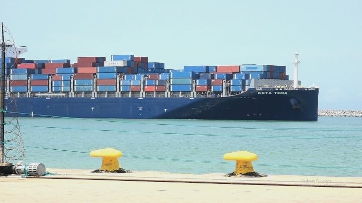 Tema Port receives largest container vessels named Kota Tema