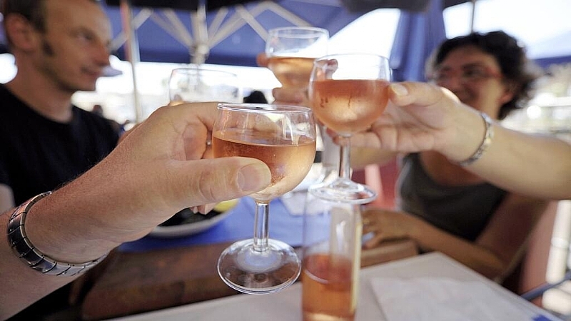 Europeans toast to tradition as drinking habits show little sign of change