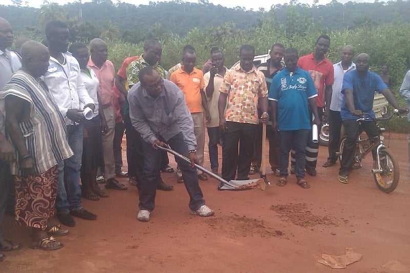 Fanteakwa DCE Cut Sod For Construction Of Begoro Hospital Road