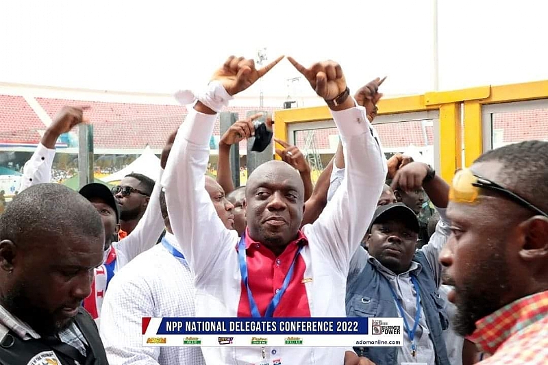 Video: How Justin Kodua was celebrated after beating John Boadu to ...