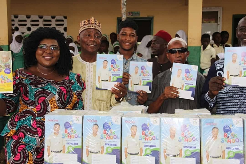 Free SHS Ambassador, Rahim Banda Supports Madina Zongo School with Books