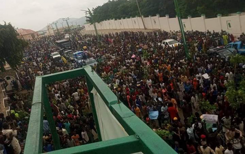 Thousands hit streets in Nigeria’s nationwide hunger protests