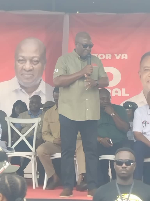 Mahama promises to build modern market at Afloa to boost trade