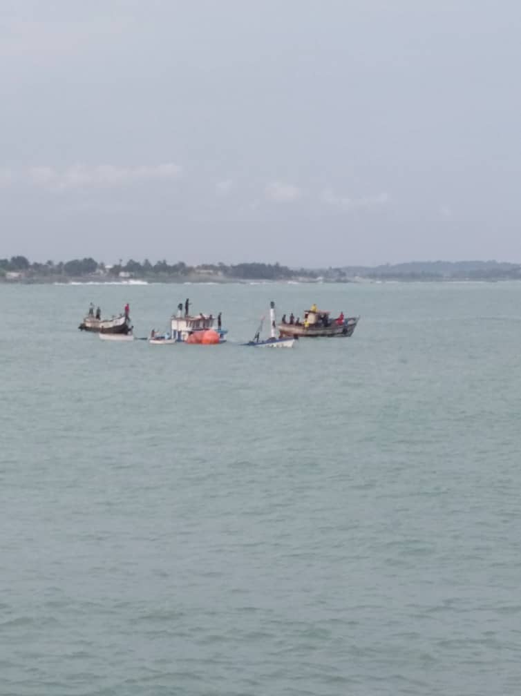Elmina Harbour: Large fishing vessel ‘Joy George’ sinks after hitting ...