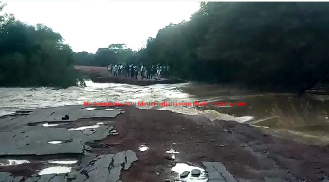 Video: White Volta Flood Divides Bawku, Bolga; No Movement