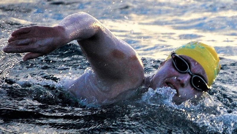 Record breaking Channel swimmer dedicates feat to survivors