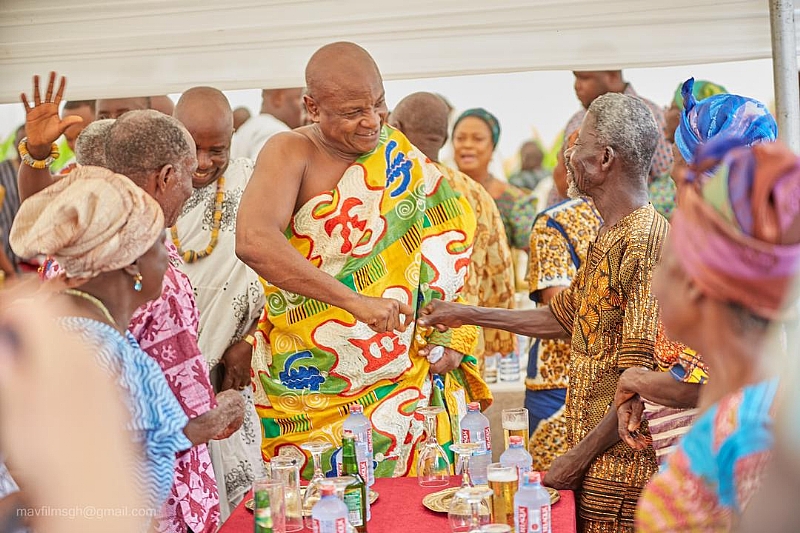 Togbe Afede XIV dines with senior citizens