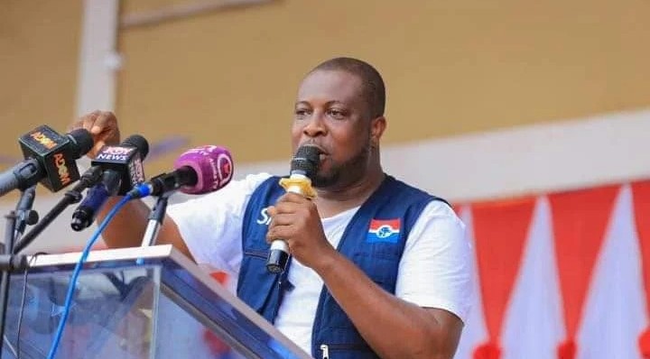 Pull down billboards, posters of Mahama; shred them into pieces if ...