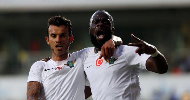 Elvis Manu Opens Scoring To Help Akhisar Bld Spor Thrash Galatasary In ...