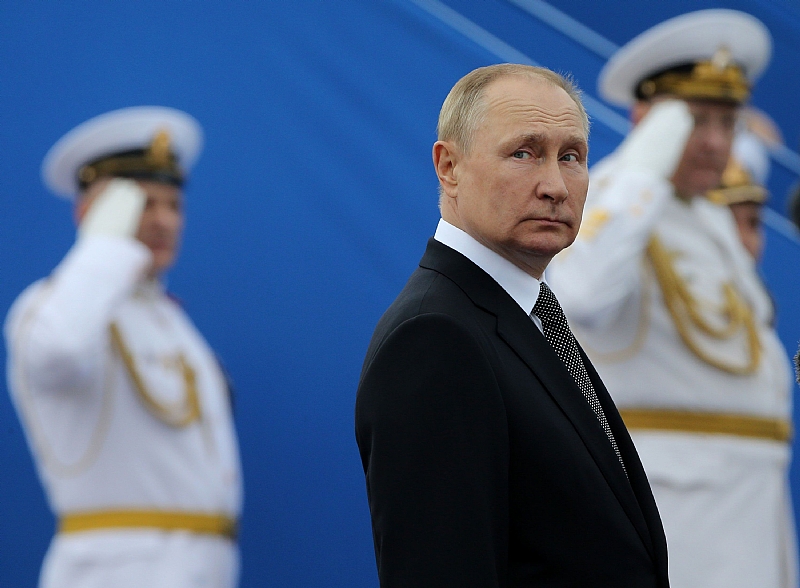 Vladimir Putin’s Nuclear Gambit: A Desperate Ploy to Halt Western ...