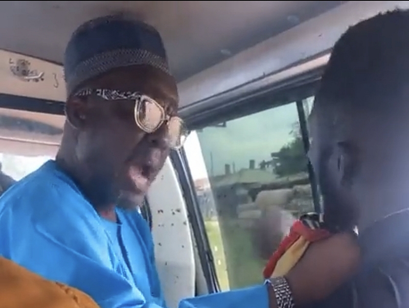 Angry Trotro passenger fights conductor over 50 pesewas [VIDEO]