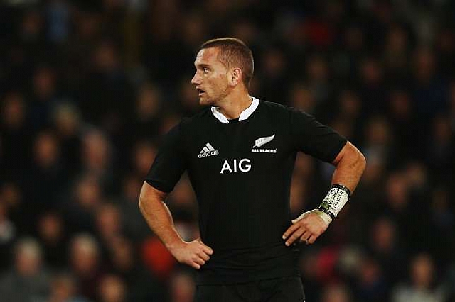 Rugby: Aaron Cruden signs new deal with New Zealand rugby union