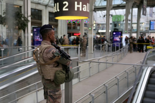 Knife attacker wounds three at major Paris train station