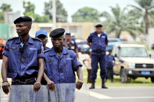 Police officer dead in DR Congo court attack