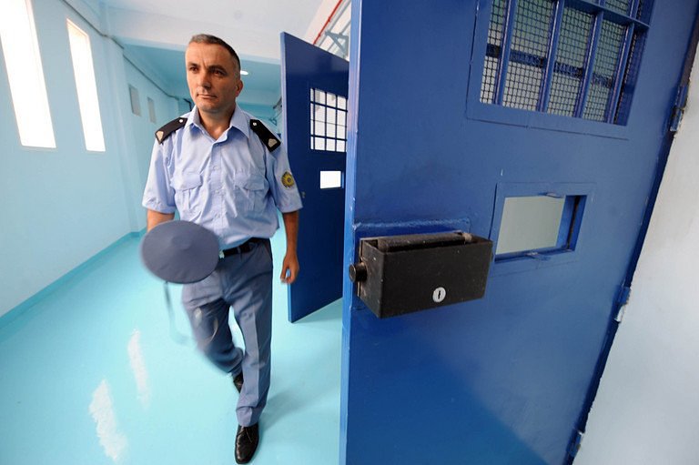 Algeria says on course to end prison overpopulation