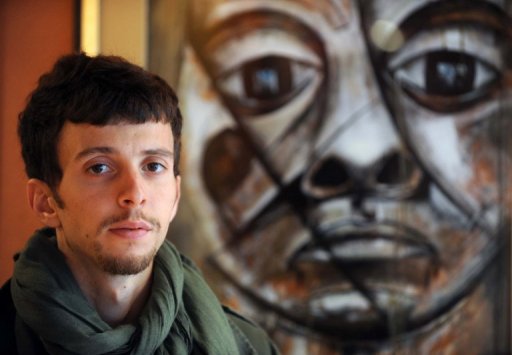 Algerian artist paints his generation's despair