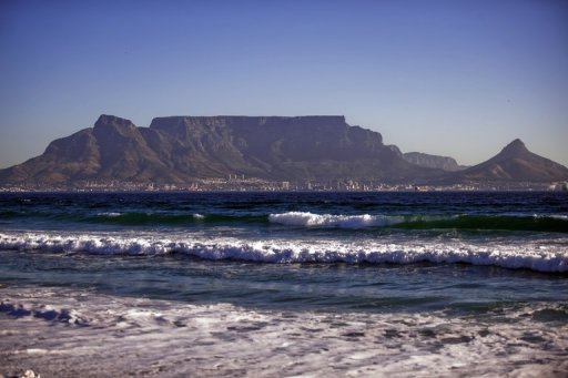 Base jumper crashes on S. Africa's Table Mountain