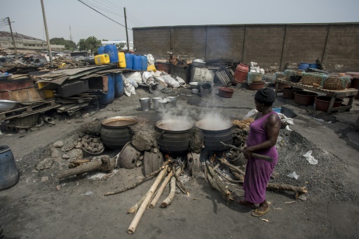 Forget eggnog, Ghanaians sip local drinks at Christmas