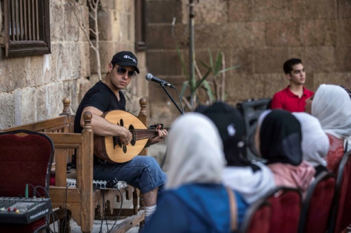 Egypt singer adds modern touch to Islamic chanting