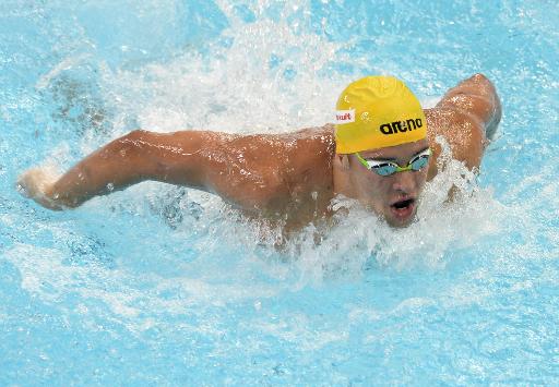 Le Clos leads way as records sink in Singapore