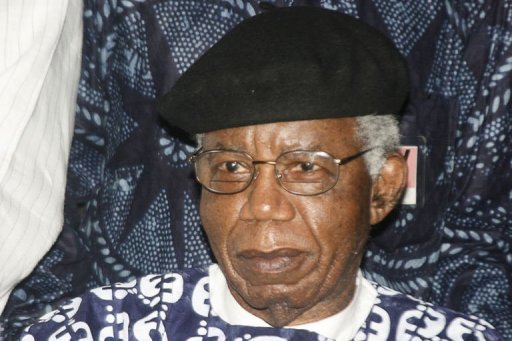 Nigeria's Achebe returns with long-awaited memoir