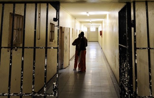 Prisoners set South African prison on fire