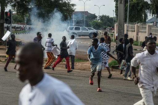 Anger meets tear gas as Nigeria hardship protests fizzle out