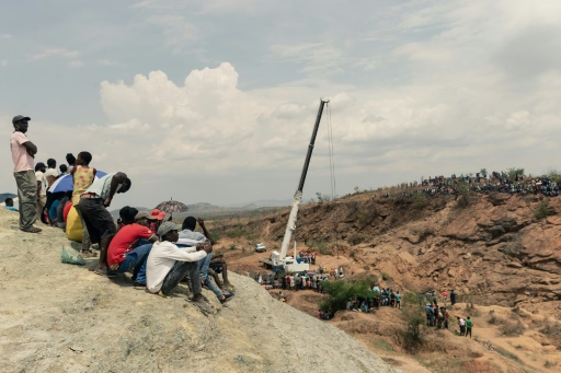First body pulled from Zimbabwe gold mine disaster