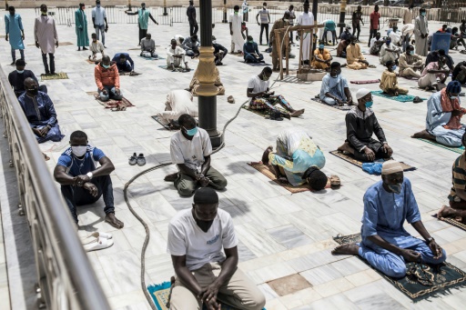 Senegalese return to mosques after restrictions eased
