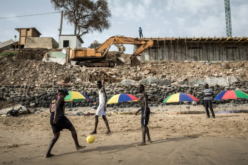 Dakar's beachfront battle against concrete