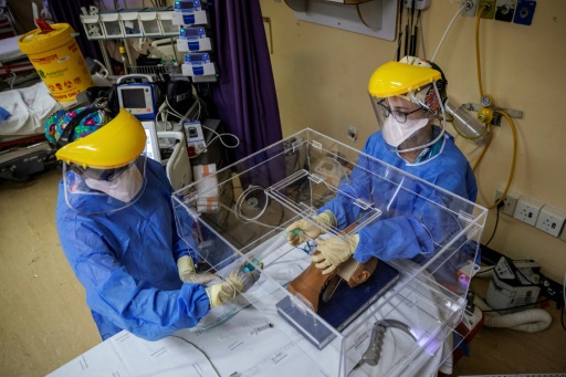 S.African doctors design virus 'box' to prevent infection