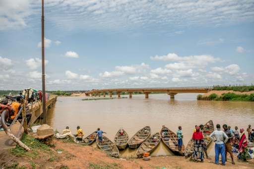 Benin arrests five Nigeriens in rumbling border row