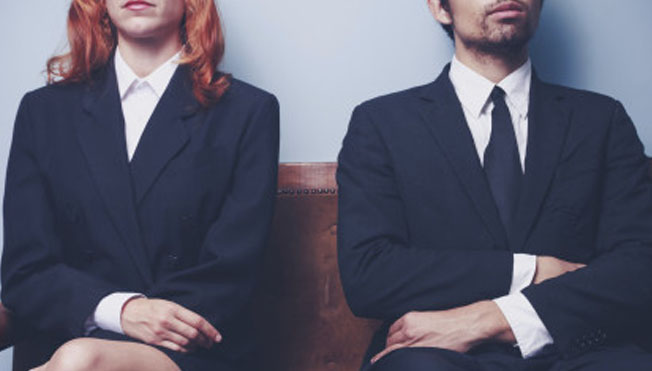 10 Ways To Know You’re In a Reg-Flag Relationship